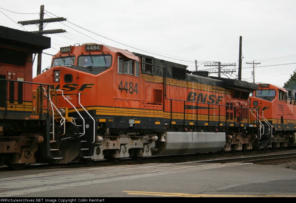 BNSF 4484